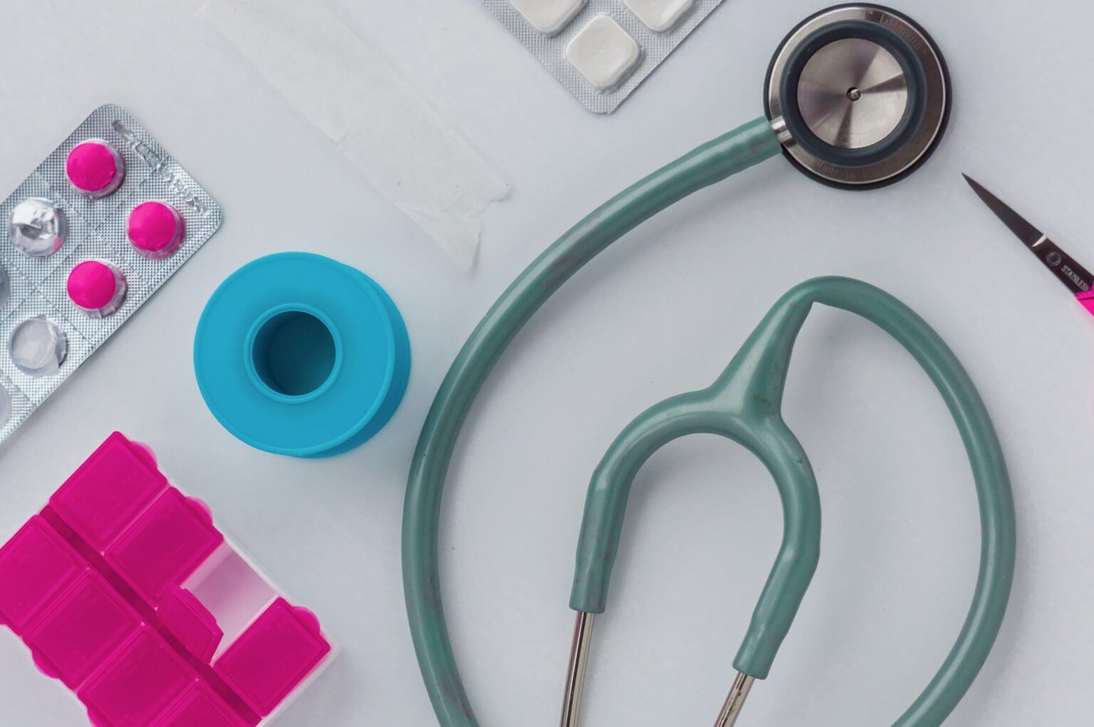 Pros & Cons of the French Healthcare System - Américaine in France